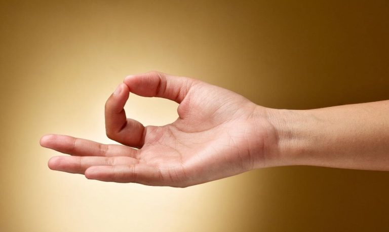 ज्ञान मुद्रा विधि, लाभ और सावधानियां – Gyan Mudra vidhi, benefits and ...